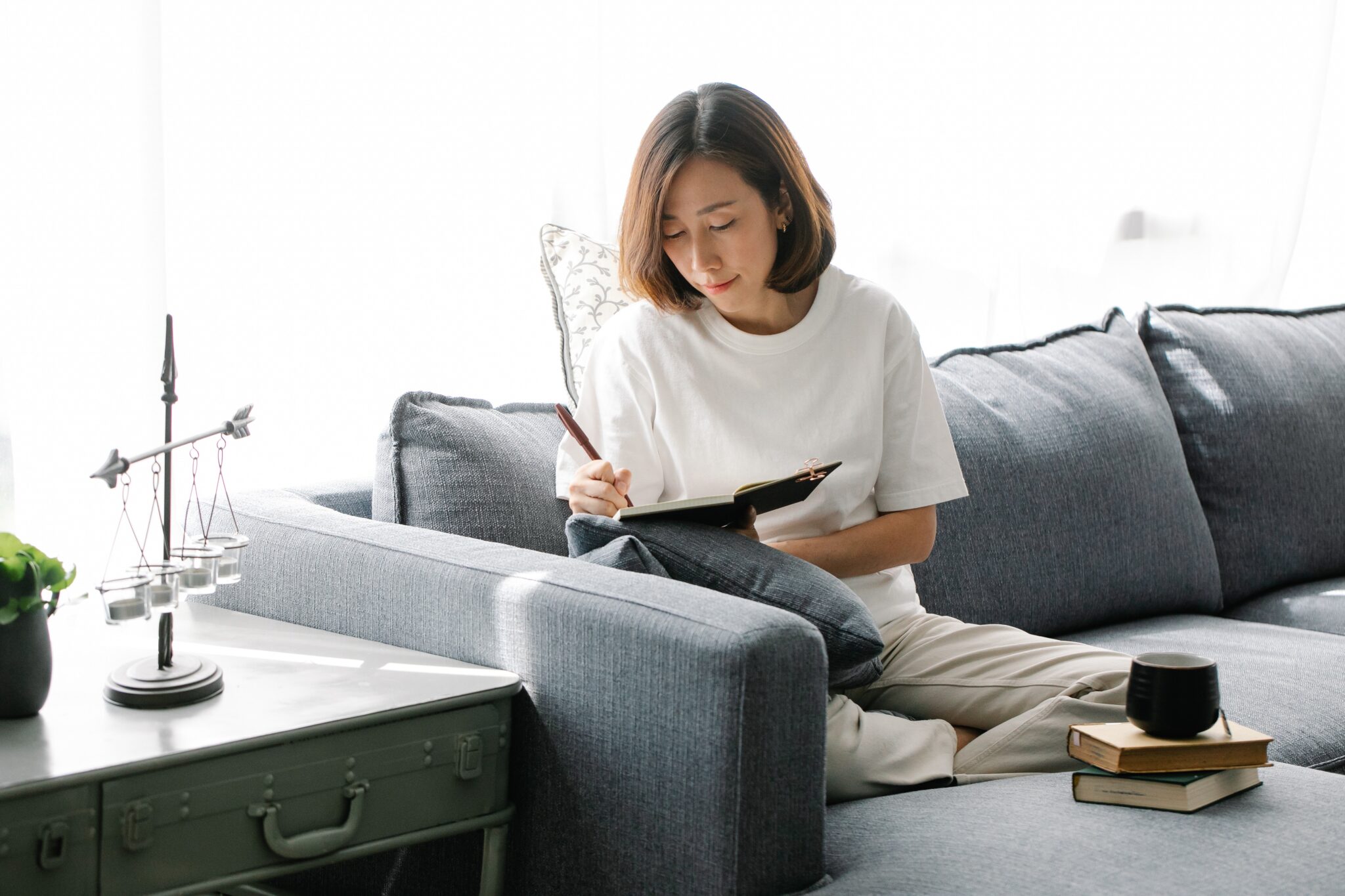 7 reasons you find Journaling boring + How to fix